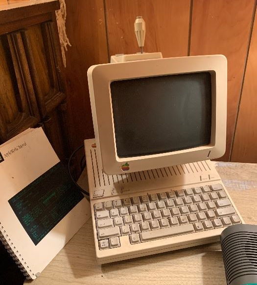 Apple IIc A Smaller Sleeker Apple II From 1984 The Silicon Underground Apple IIc A Smaller Sleeker Apple II From 1984 The Silicon Underground